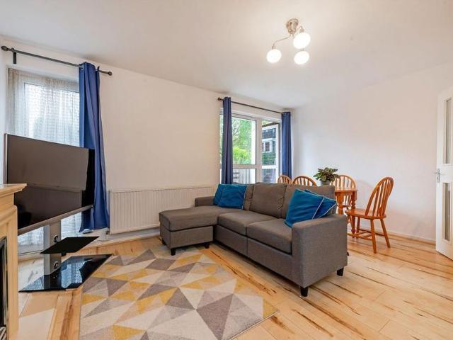 3 bedroom flat to rent