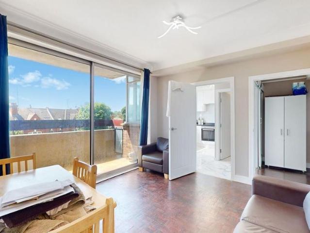 3 bedroom flat to rent