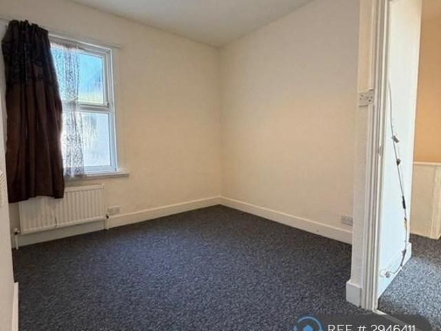 3 bedroom flat to rent