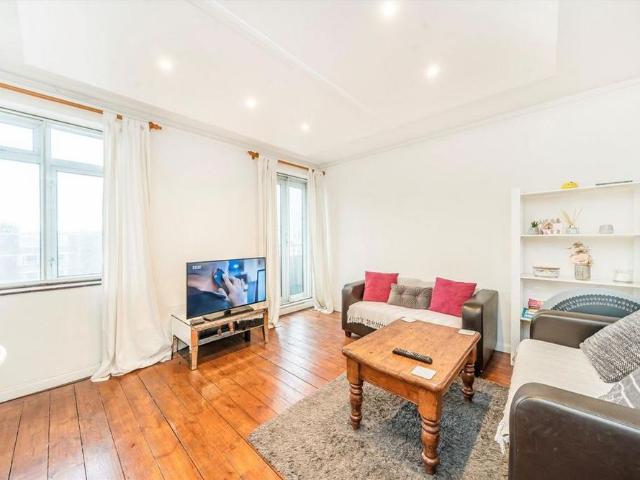 3 bedroom flat to rent