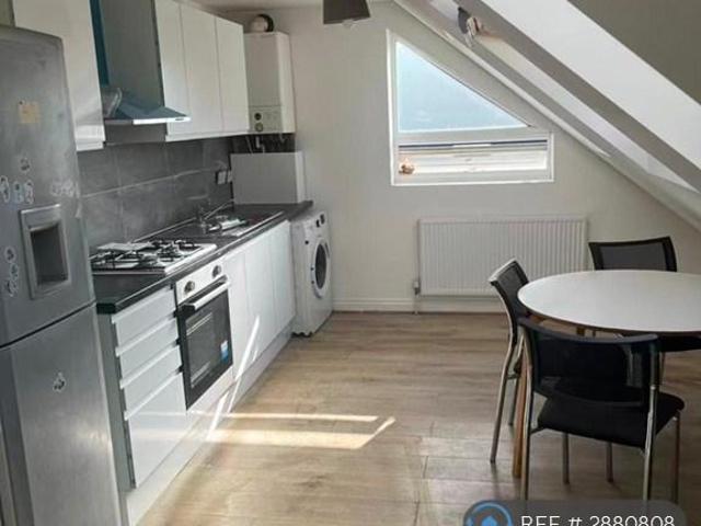 3 bedroom flat to rent