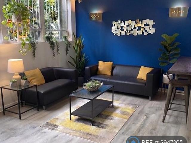 3 bedroom flat to rent
