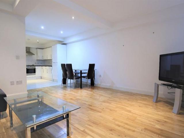3 bedroom flat to rent