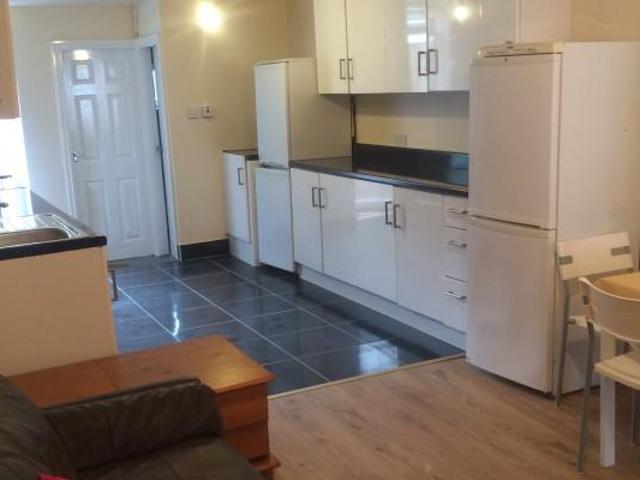 3 bedroom flat to rent