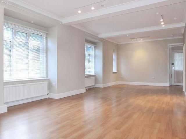 3 bedroom flat to rent