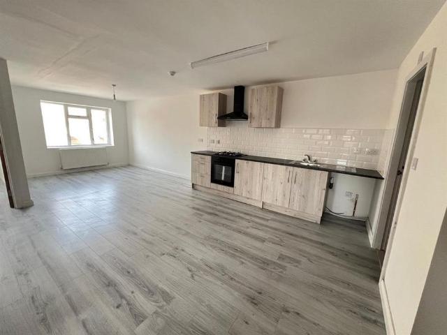 3 bedroom flat to rent