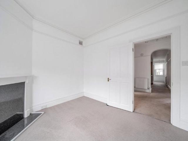 3 bedroom flat to rent