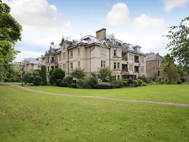 3 bedroom flat to rent