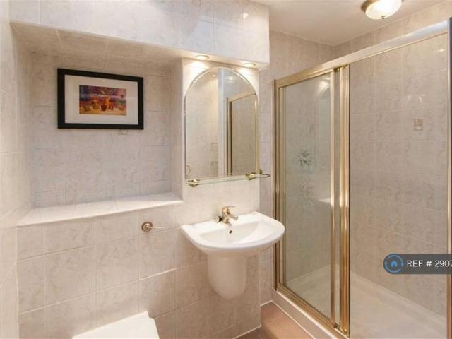 3 bedroom flat to rent