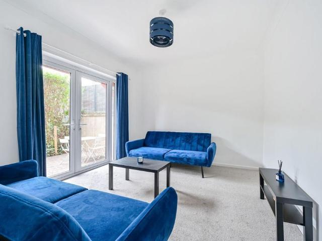 3 bedroom flat to rent