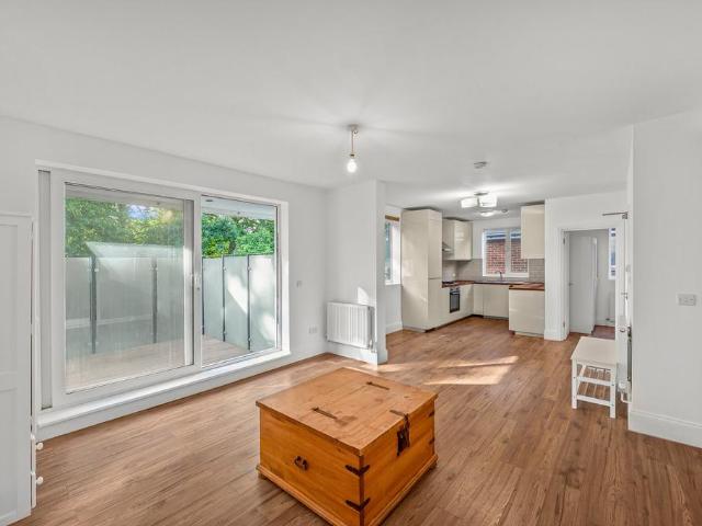 3 bedroom flat to rent