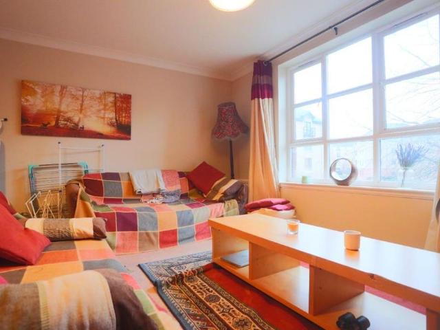 3 bedroom flat to rent