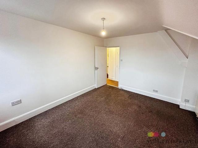 3 bedroom flat to rent