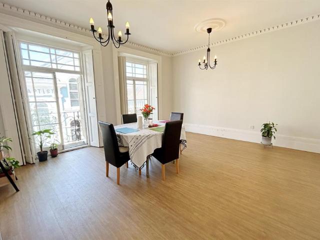 3 bedroom flat to rent