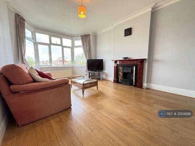 3 bedroom flat to rent