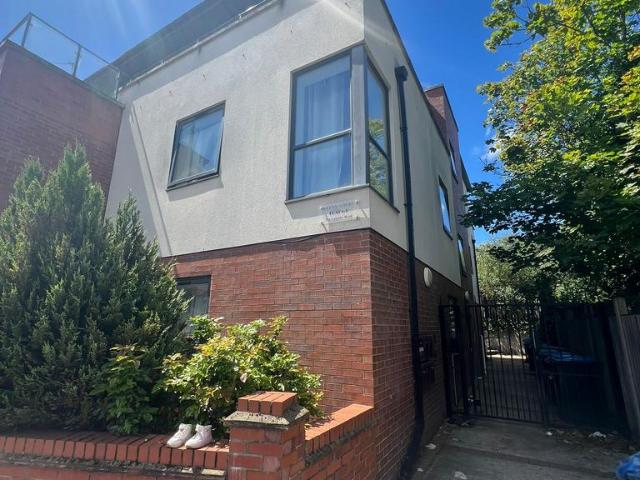 3 bedroom flat to rent