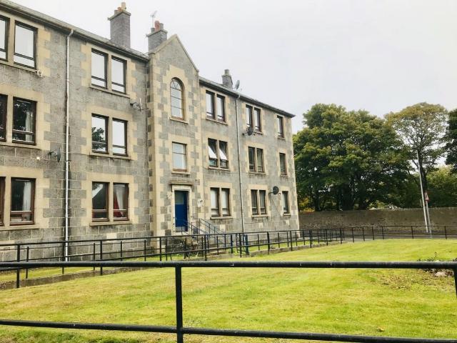 3 bedroom Flat To Rent