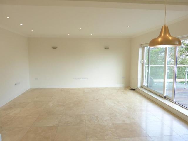 3 bedroom flat to rent