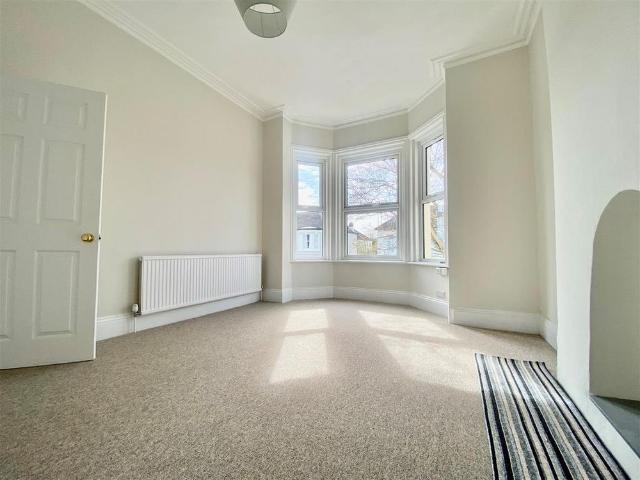 3 bedroom flat to rent