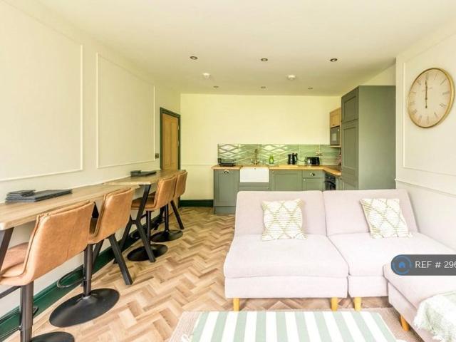 3 bedroom flat to rent