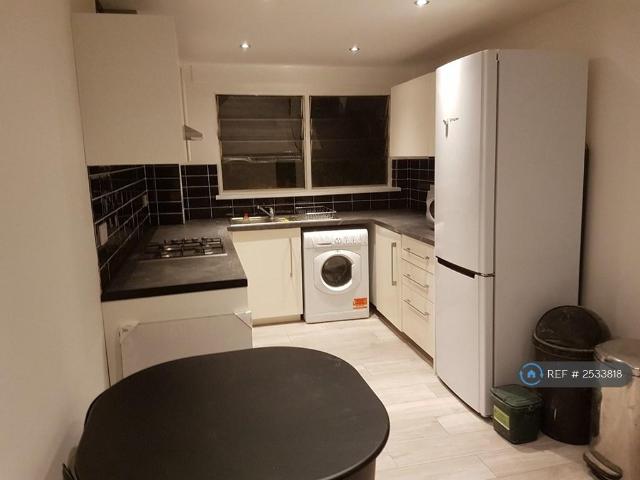 3 bedroom flat to rent