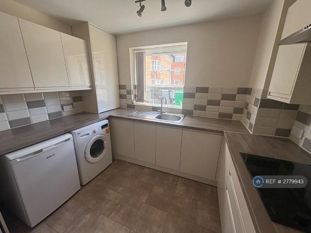 3 bedroom flat to rent