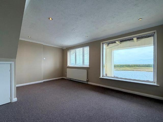 3 bedroom flat to rent