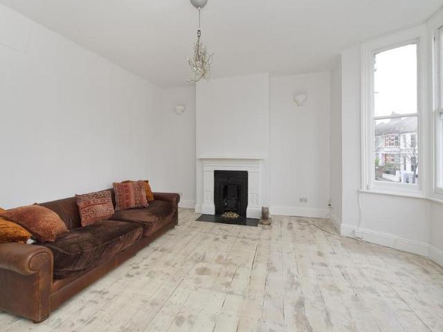 3 bedroom flat to rent
