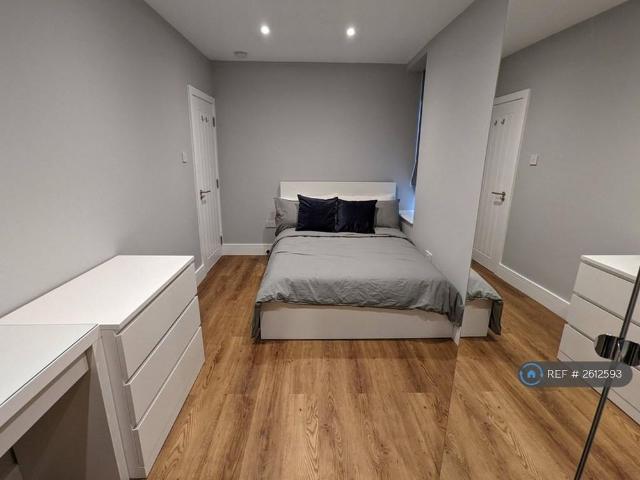 3 bedroom flat to rent