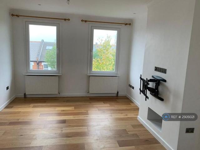 3 bedroom flat to rent