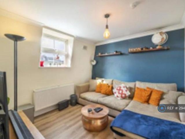 3 bedroom flat to rent