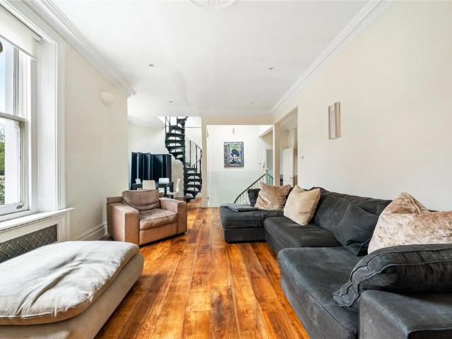 3 bedroom flat to rent