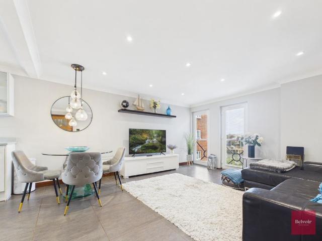 3 bedroom flat to rent