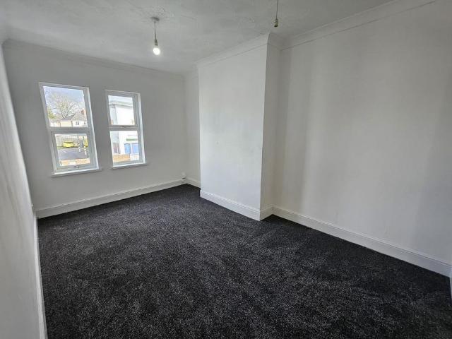 3 bedroom flat to rent