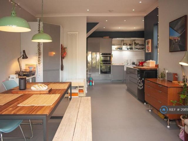 3 bedroom flat to rent