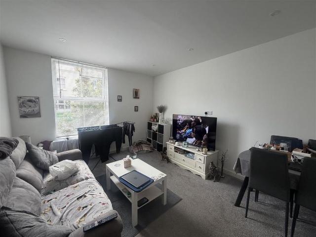 3 bedroom flat to rent