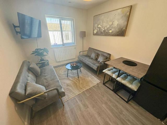 3 bedroom flat to rent