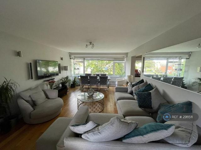 3 bedroom flat to rent