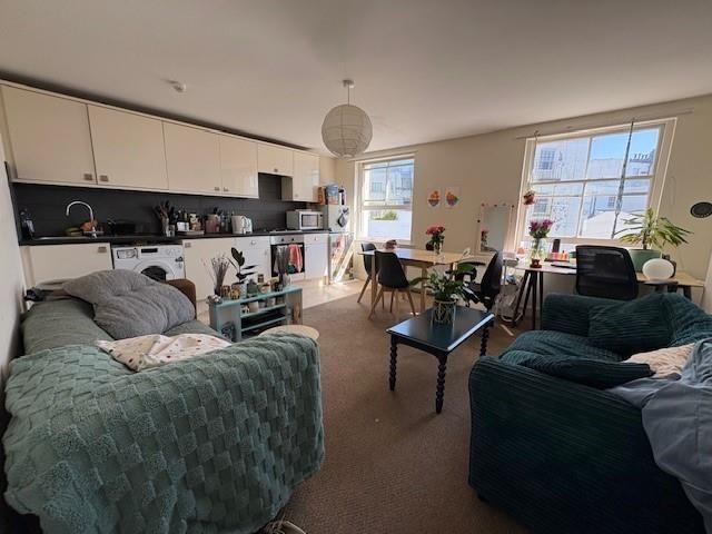 3 bedroom flat to rent