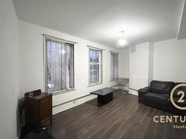 3 bedroom flat to rent