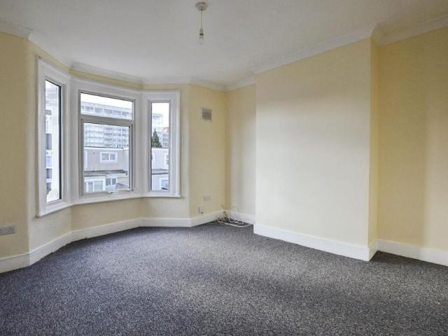 3 bedroom flat to rent