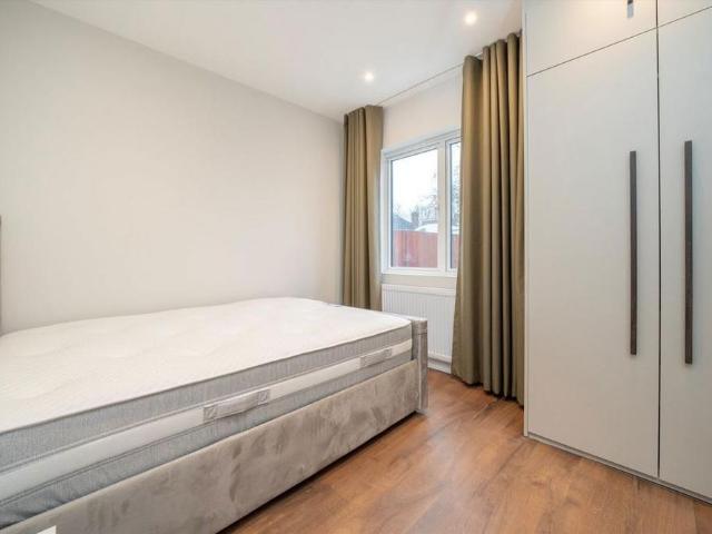 3 bedroom flat to rent