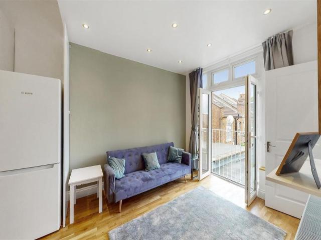 3 bedroom flat to rent