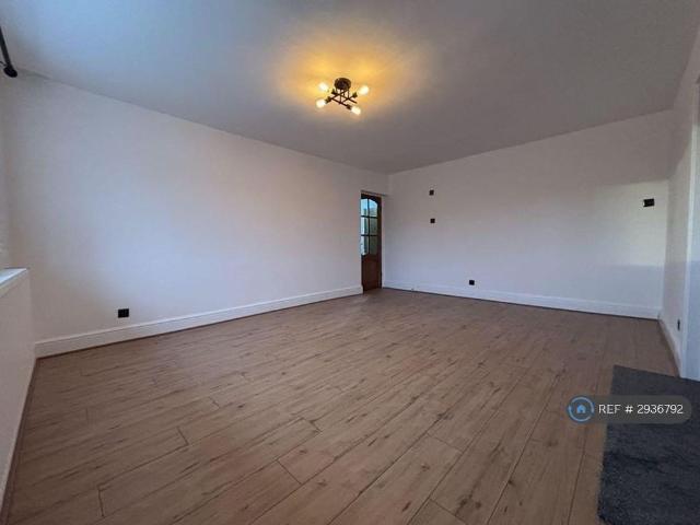 3 bedroom flat to rent