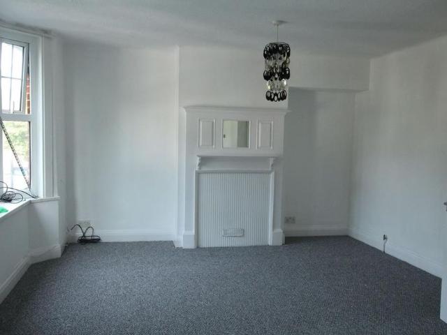3 bedroom flat to rent
