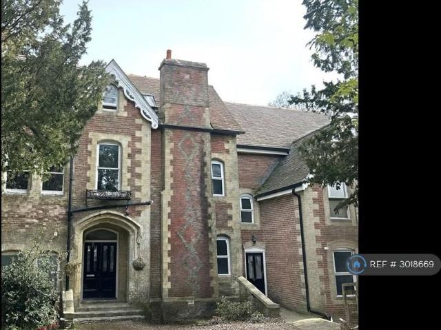 3 bedroom flat to rent