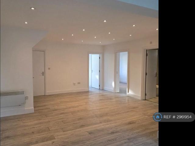 3 bedroom flat to rent