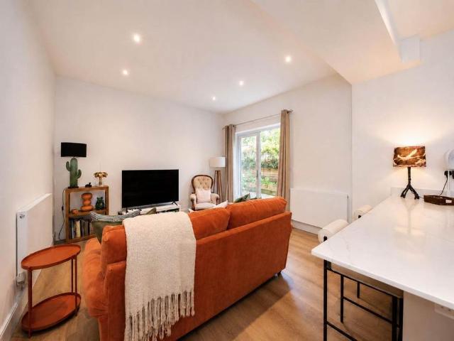 3 bedroom flat to rent