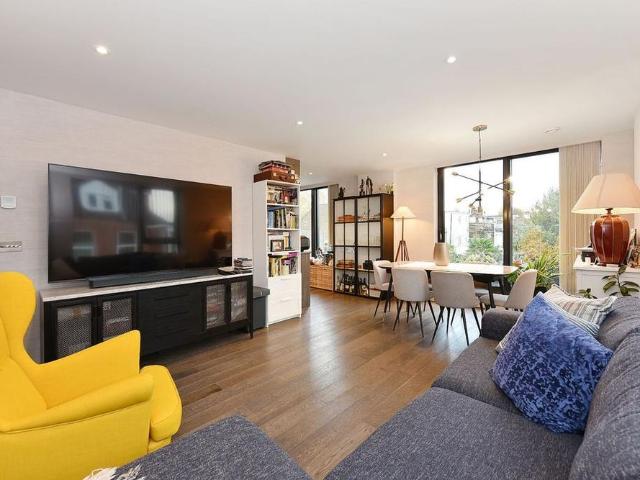 3 bedroom flat to rent
