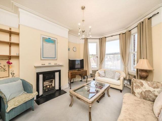 3 bedroom flat to rent